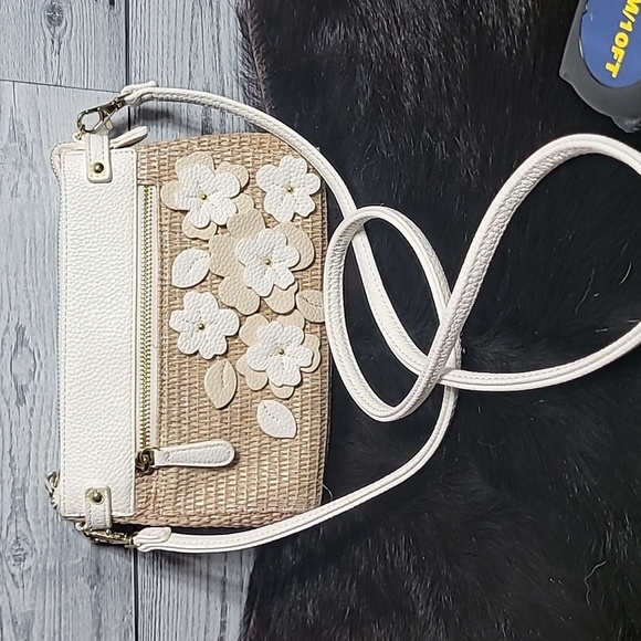 Liz Claiborne | Bags | Liz Claiborne Wicker Floral Patches Crossbody ...